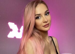 Bebahan: The Ultimate Gamer Queen’s Rise to Stardom! – Net Worth Boss